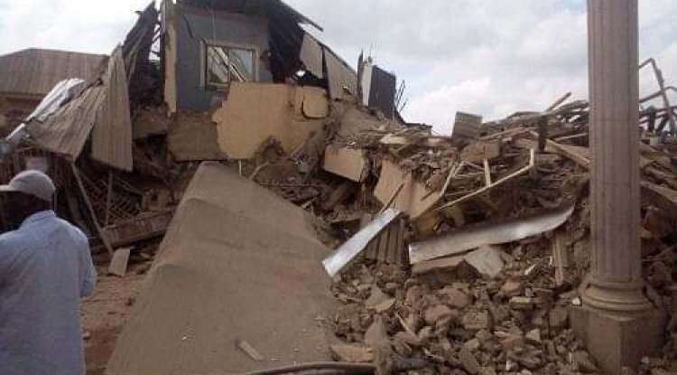 GOODS DESTROYED AS THREE-STOREY BUILDING COLLAPSES IN IBADAN - Let's ...